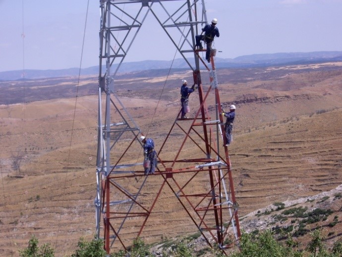 Mantenimiento de pintura en apoyos metálicos de líneas de alta tensión y estructuras metálicas ...